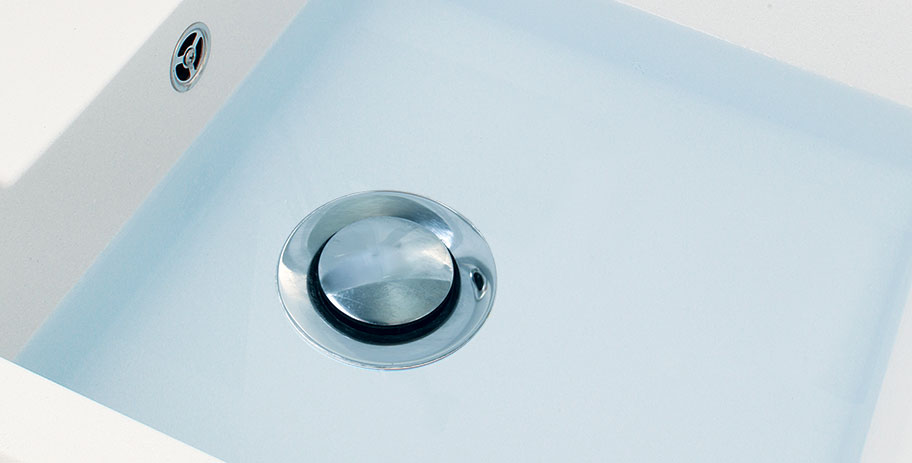 Verstopften Abfluss reinigen ️ Top-5-Hausmittel vs. Chemie